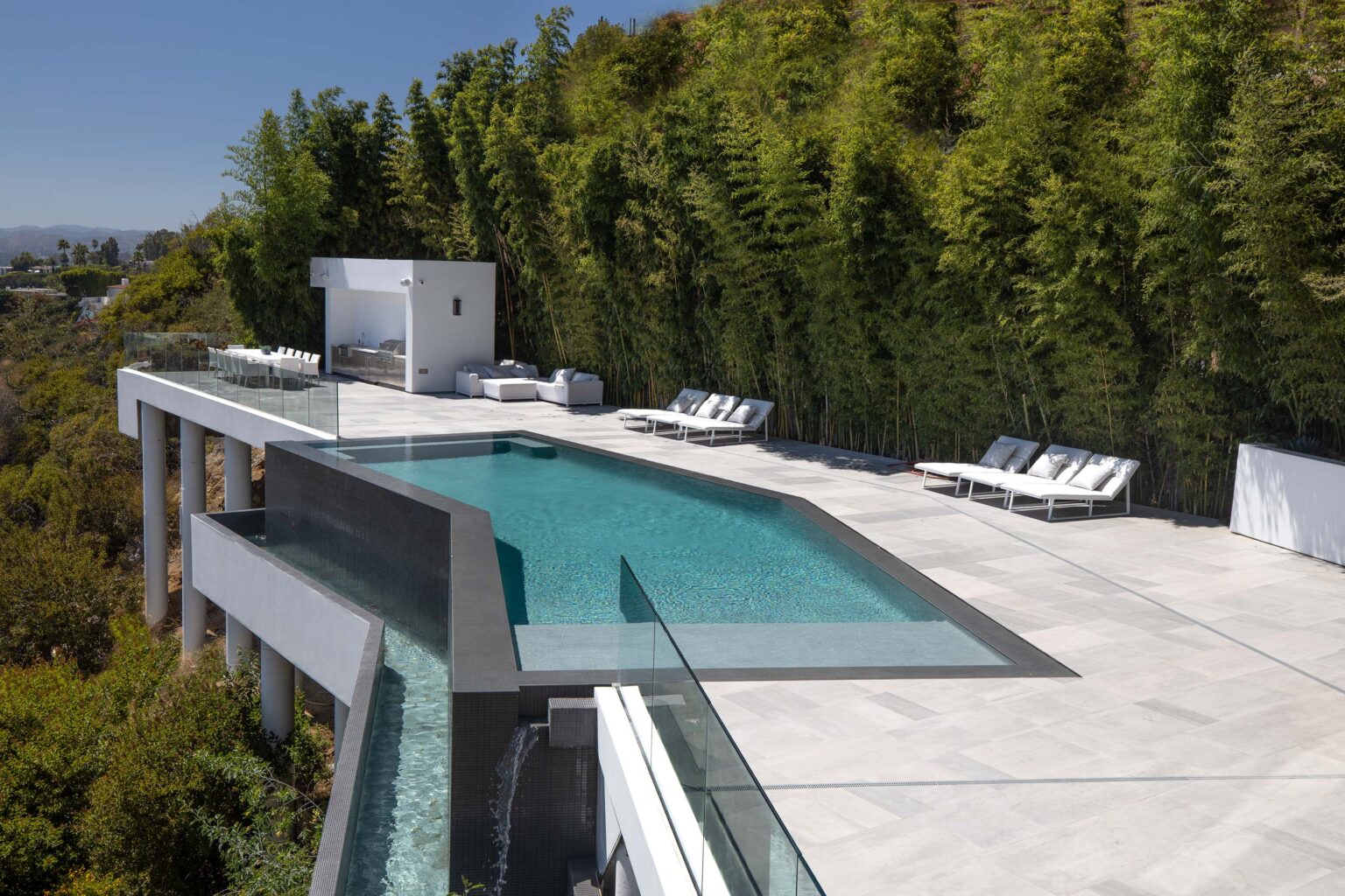 1615 Blue Jay Way Model of Perfection » Digs.net
