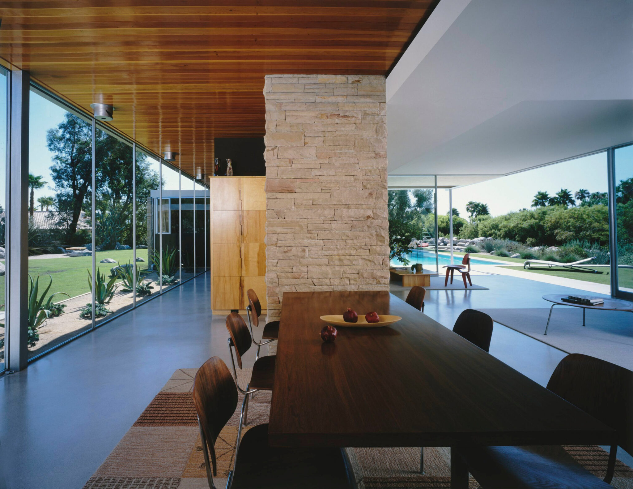 Richard Neutra's Kaufmann House in Palm Springs | Digs.net